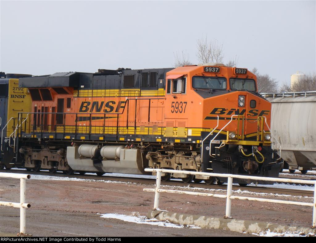 BNSF 5937